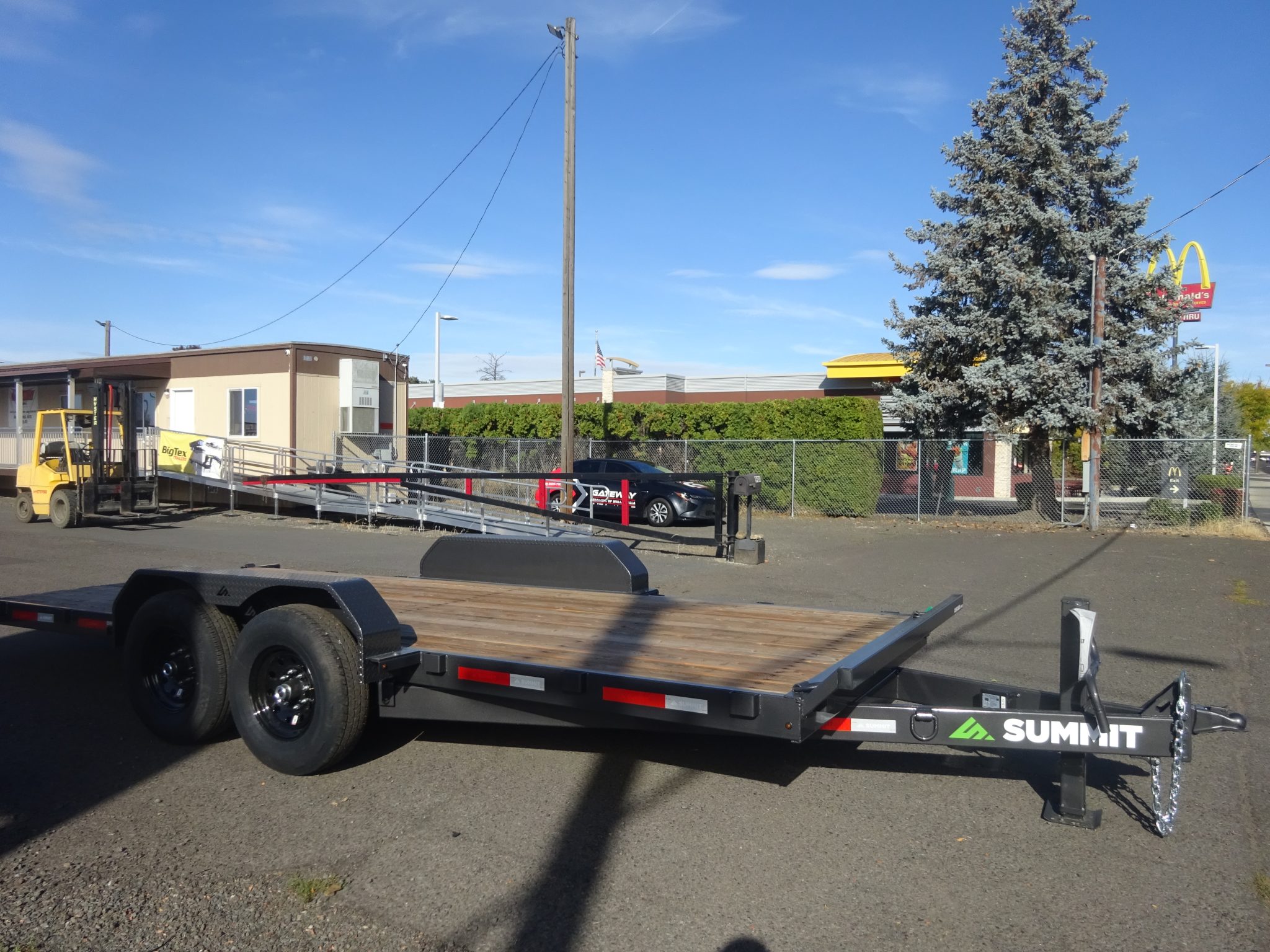 2026 Summit 7’x18′ Cascade Full Deck Tilt *** FULL REAR APPROACH RAMP ...