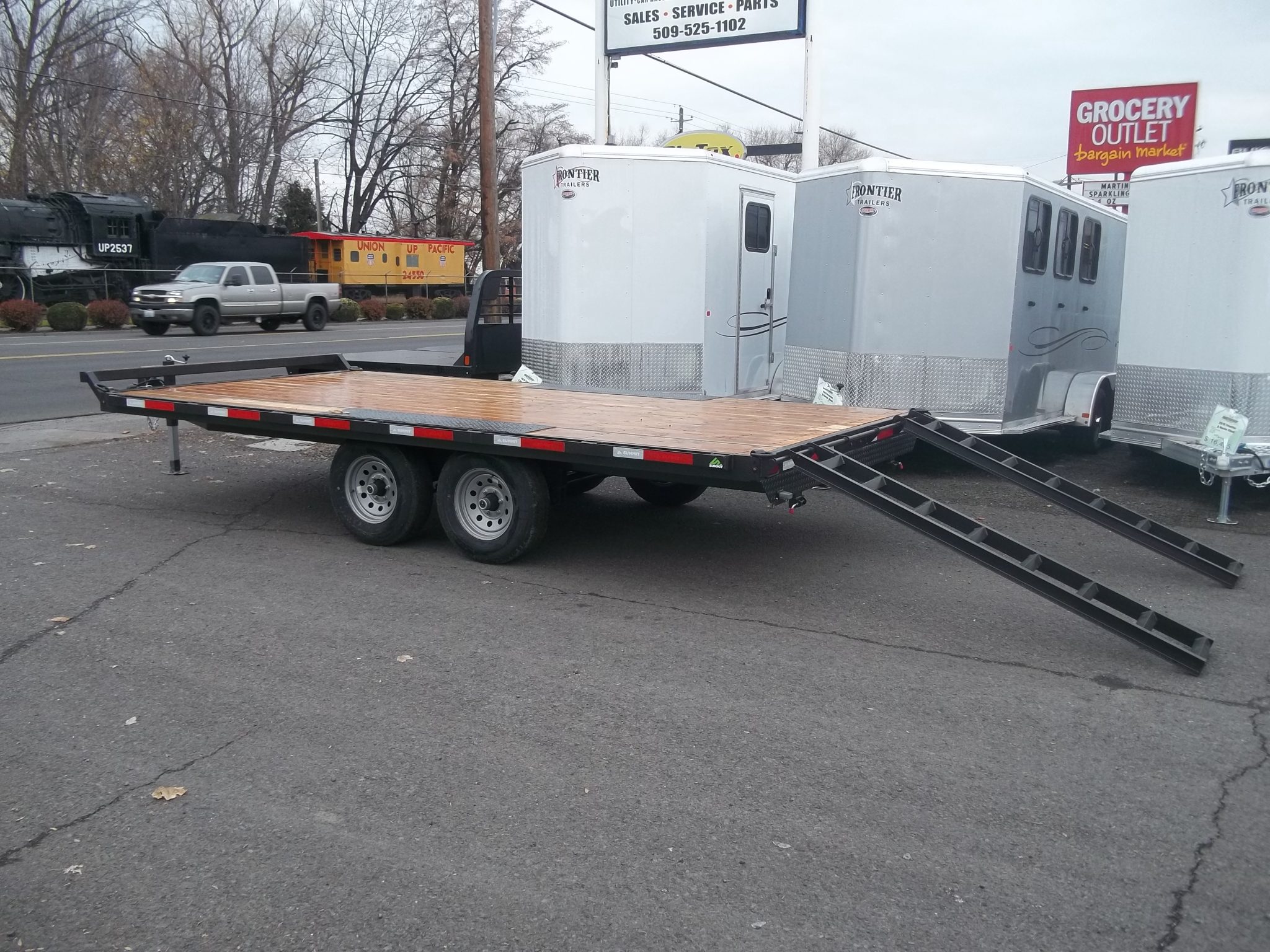 2026 Summit 8.5’x16′ Cascade Deckover Trailer *** 8′ LOADING RAMPS ...